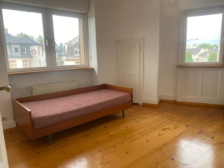 Helle Große Wohnung - Frankfurt
