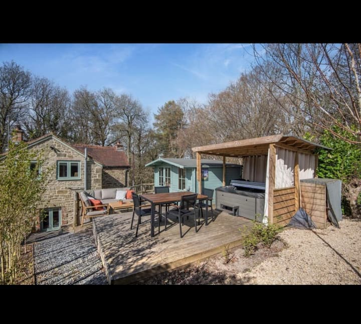 Woodland Hideaway By
Yat Rock Trails - Gloucestershire