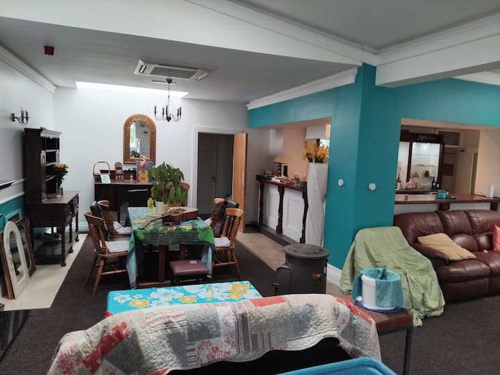 Former Pub, Fantastic Location Near Beaches - Rosslare Harbour