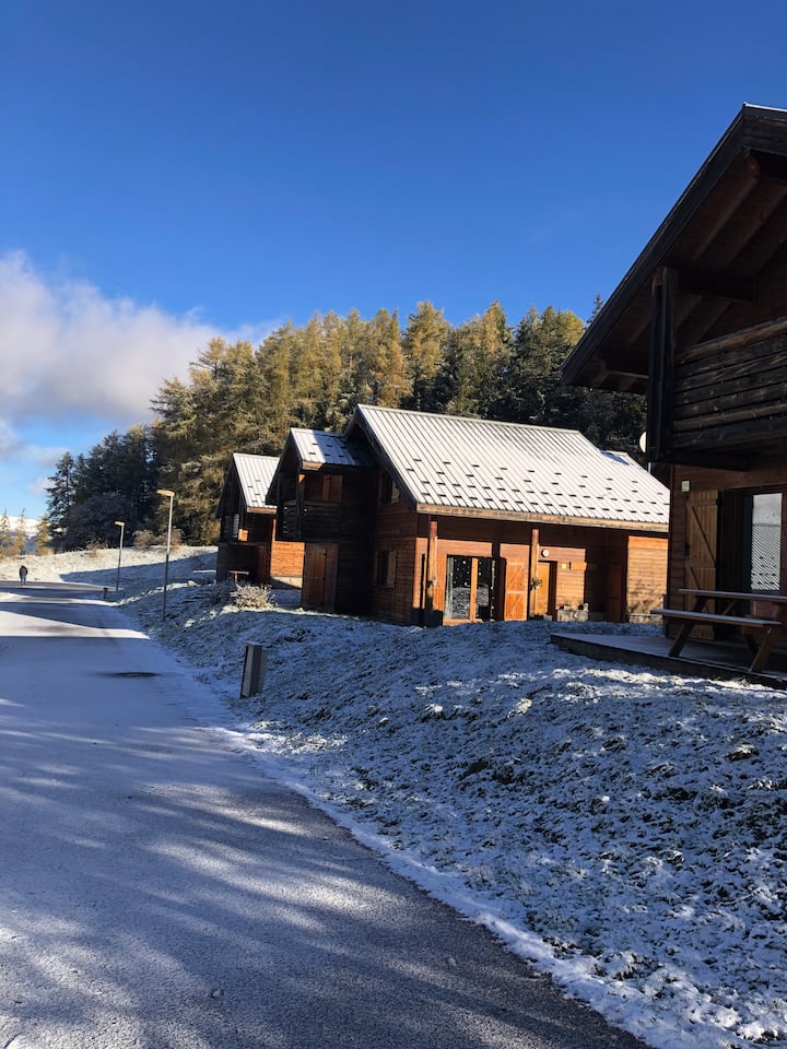 Chalet Mitoyen En Duplex (55m2)
3chambres, 2sdb - La Joue du Loup