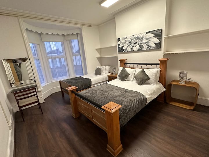 Room & Free Park In Town Cntre With Wi-fi & Patio - Aylesbury