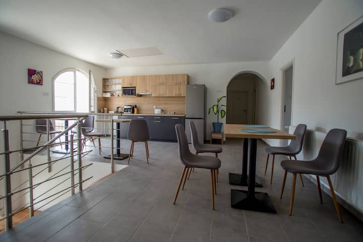 Főnix Design Rooms - Debrecen