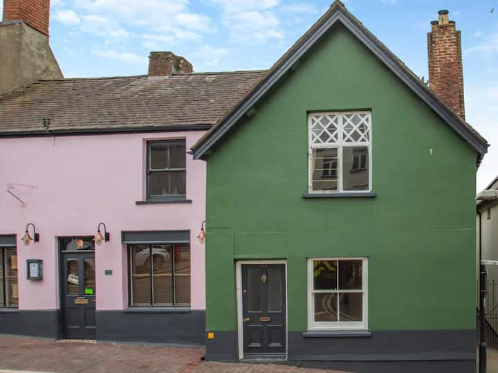 Ye Old Tavern - Exclusive Discounts - Free Parking - Ruthin