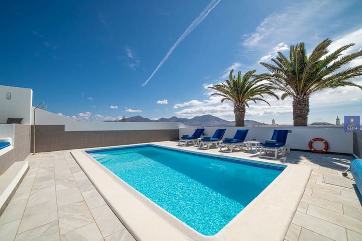 Joelle 4 Bedroom 3 Bathroom With Pool & Air Con - Playa Blanca