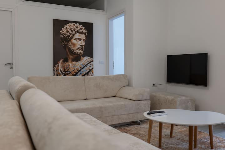 Esel - Three Bedroom Apartment With Balcony & Pool - Sarandë