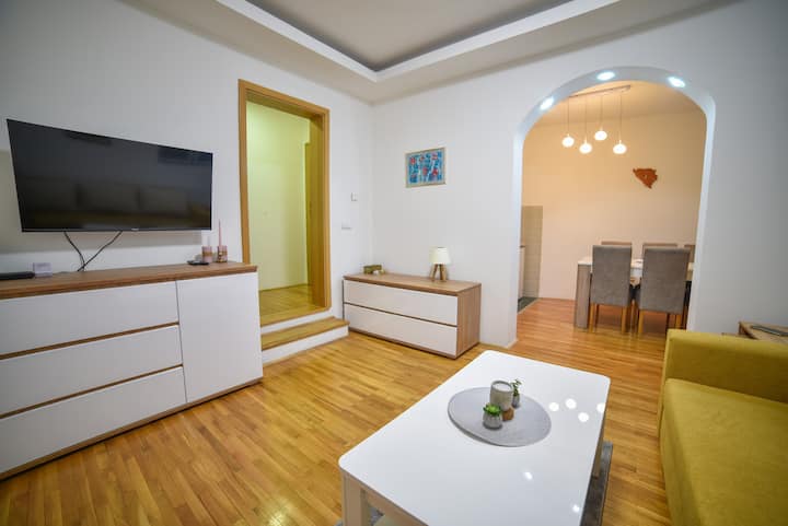 Beautiful One-bedroom Deluxe Apartment - Sarajevo