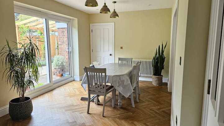 Long Ditton Family Home - Thames Ditton