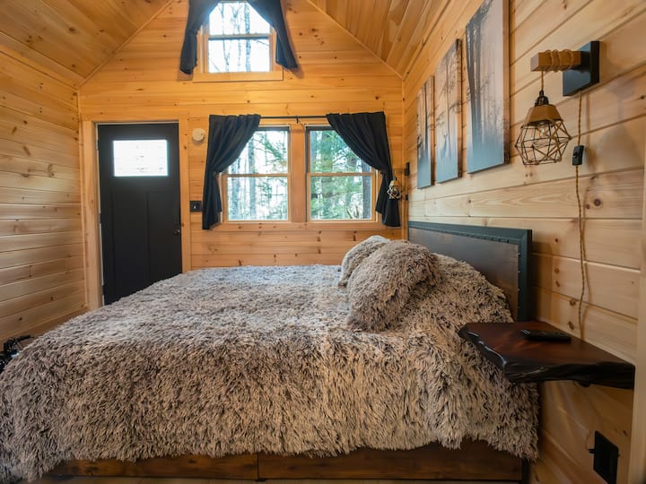 Owls Nest Treehouse - Charlestown, NH