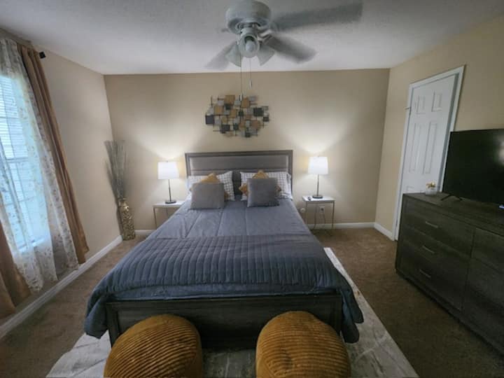 Luxurious Getaway Near Iah - Houston George Bush Airport (IAH)