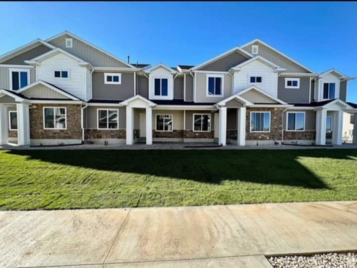 Cozy All Season Retreat, Center Of Town! - Garden City, UT