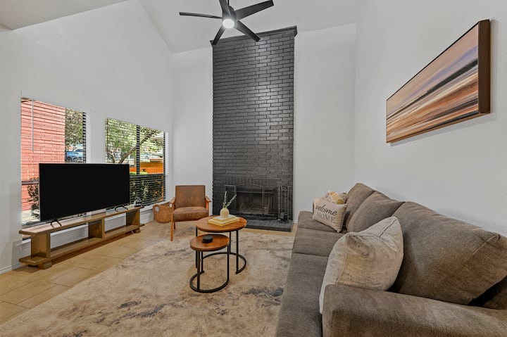 Condo In Dallas - Dallas, TX