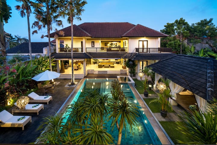 Luxury 8 Bedroom Villa Nusa Dua With Sea View - Indonesia