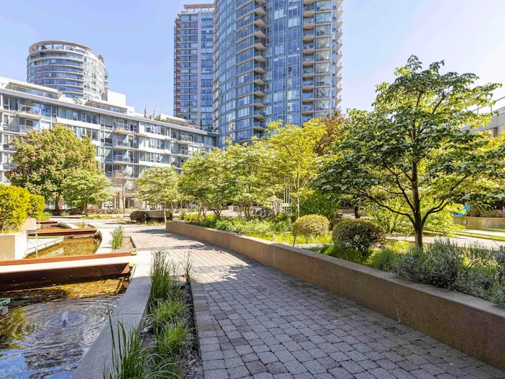 Rare-4bd/3bth Citytownhouse W-rooftop ~Hottub/pool - Vancouver