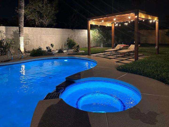 Centrally Located, Sleeps 16, Pool, Large Yard - 愛丁堡