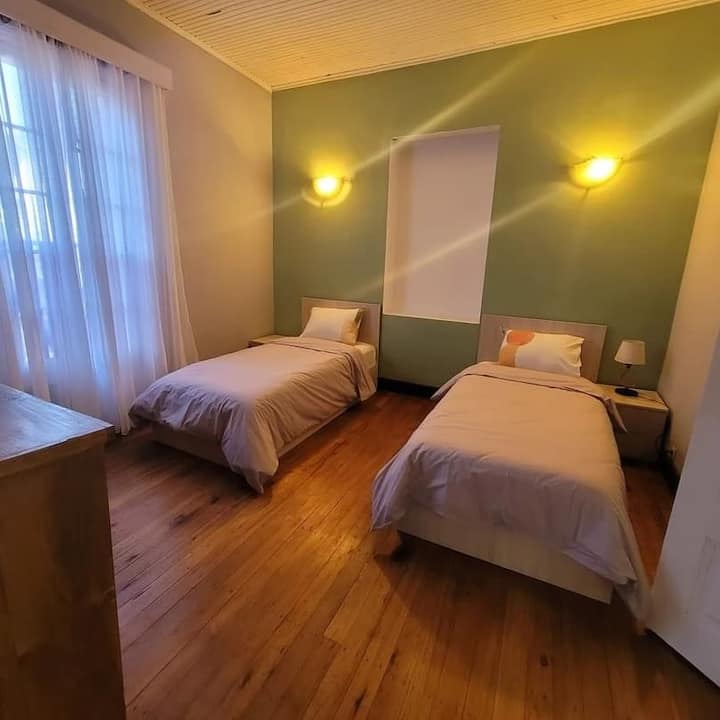 Large Maison D'hôtes à 10 Min Du Centre Ville - Antananarivo