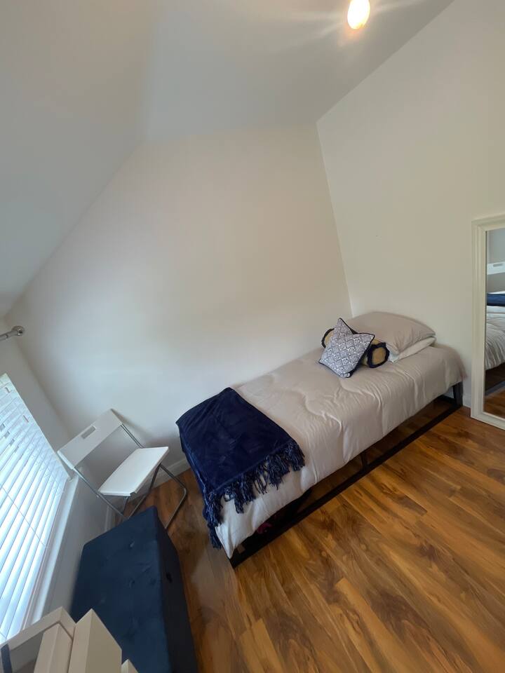 Single Room Available - Carrickfergus