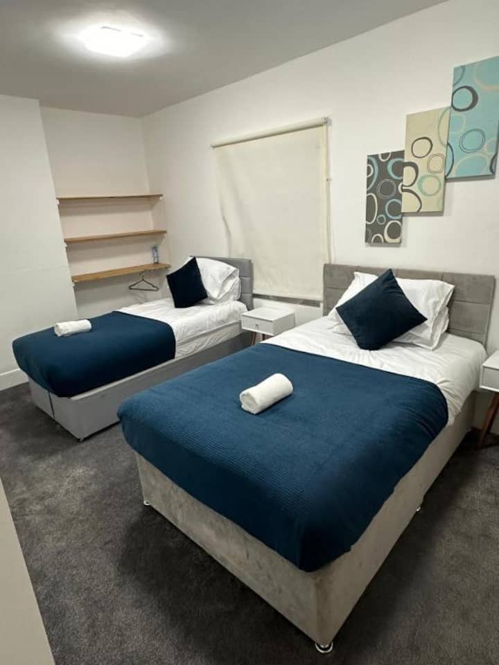Room & Free Park In Town Cntre With Wi-fi & Patio - Aylesbury
