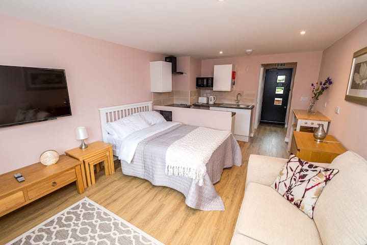 Four In A Row Holiday Apartments
Apartment 1 - Brockenhurst