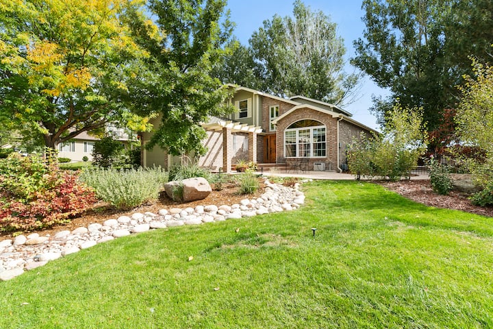 Amazing Panoramic Mountain Views - Fort Collins, CO