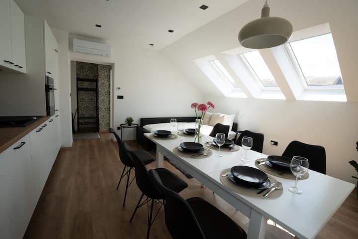 Mansardni Apartma Z 2 Spalnicama - Ljubljana