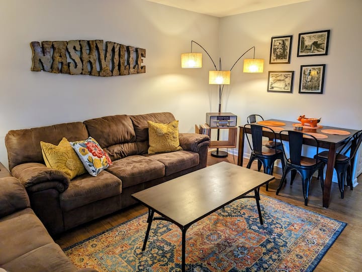 Stylish And Cozy Eastside Haven - Nashville
