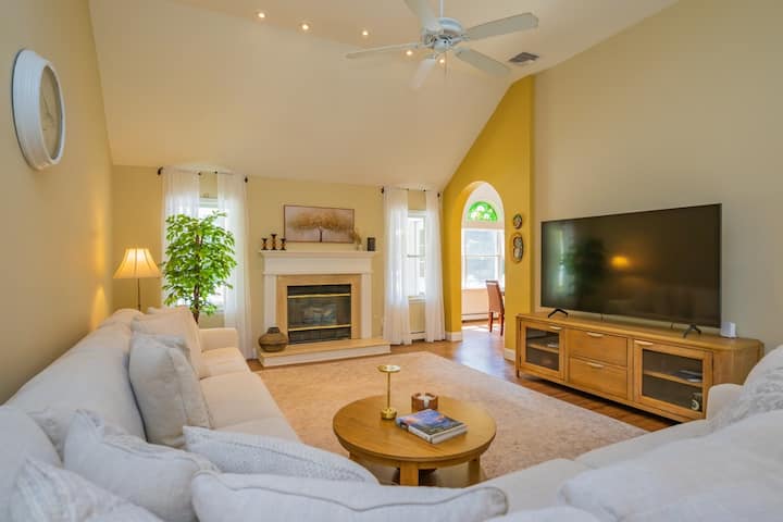 Long Island Home With Pool 1 Mile From Greenport - Greenport, NY