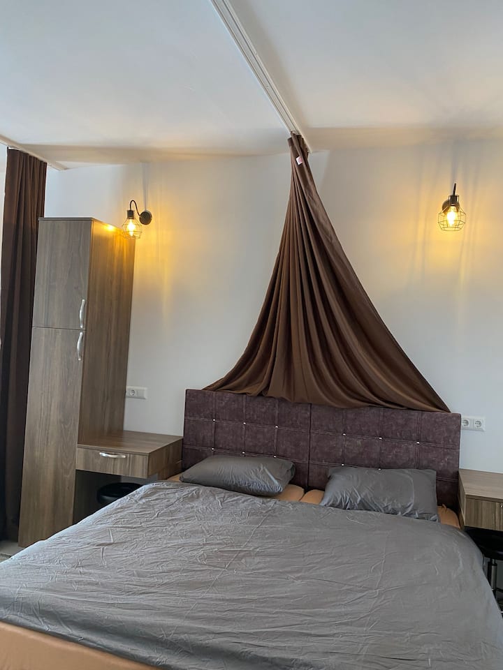 Double Bed And 2 Single Beds - Linz