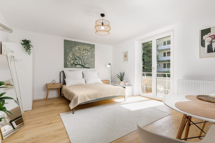 Design Apartment In Linz With Netflix And Balcony - Linz