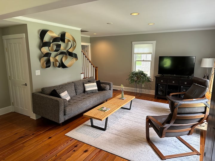Elegant 3 Bedroom Home - Gananoque
