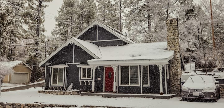 5br Chalet | Arcade • King Beds • 4-car • Near Mtn - Big Bear Lake, CA