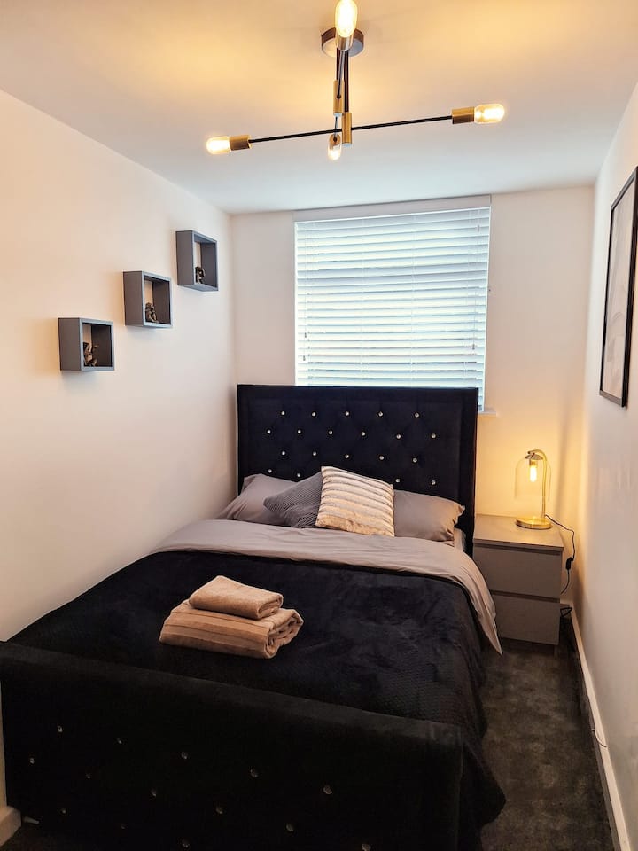 Stay At Our Amazing 3 Bed Flat! - Luton