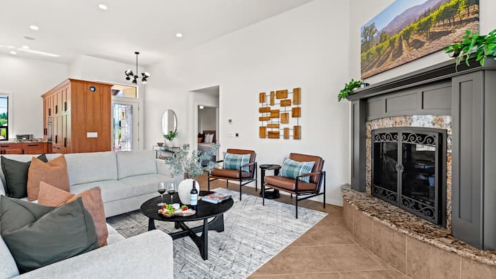 Luxury Vineyard Retreat With Mountain Views - St. Helena, CA