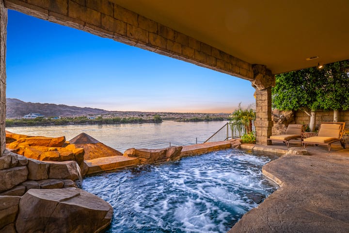 Stunning Riverfront Home With Pool - Laughlin, NV