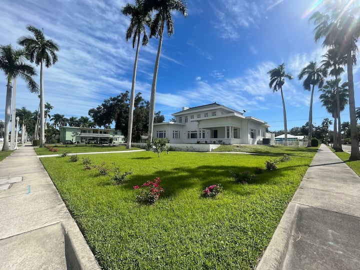 The Historic Chadwick Mansion. - Fort Myers