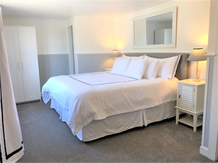 The Seagrove: King Guest Room - Orleans, MA