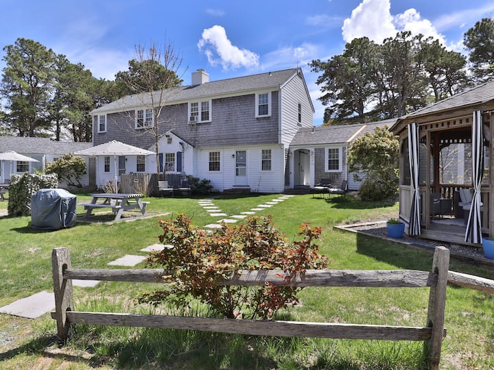 The Seagrove: King Guest Room - Eastham, MA