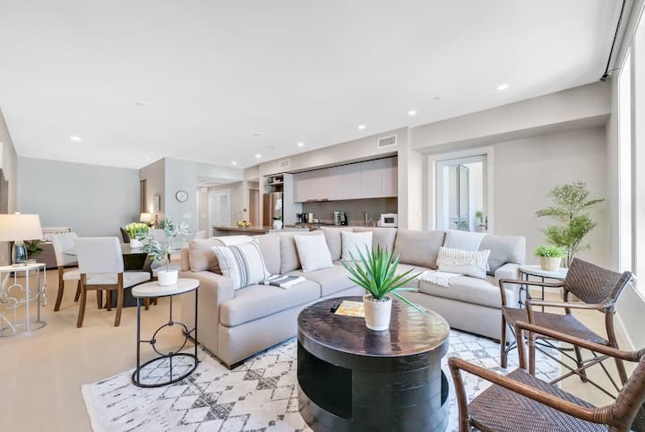 Luxe · Resort Style Living · Heart Of Pasadena! - Pasadena, CA