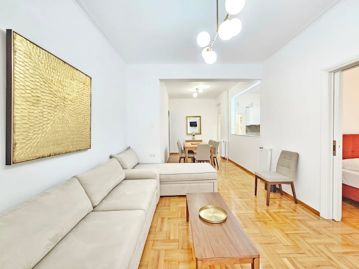 One Paradise Max 29 Guests (747) - Atenas