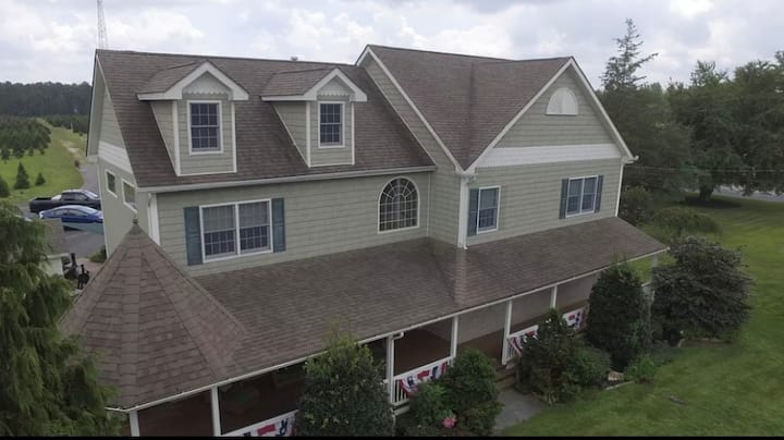 Vibing Farmhouse Near Renault Vineyard & Golfing - Renault Winery