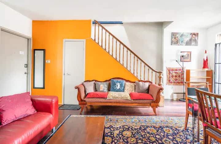 3 Bdrms, 2 Floors @ Cn Tower - Toronto