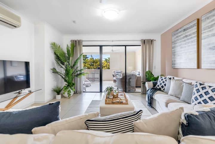 Relaxed Coastal Charm—a Stylish Resort-style Haven - Cairns