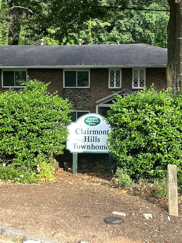 Cozy Townhouse In Atlanta - Brookhaven, GA