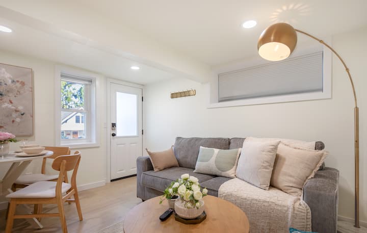 Cozy& Chic 1br 1ba Lower Unit Near Lake Union - Seattle, WA
