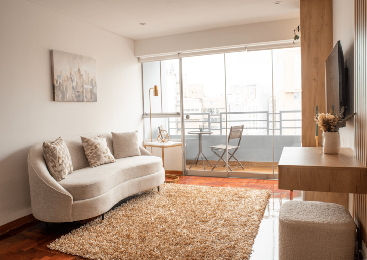 Amplio Departamento A Dos Cuadras Parque Kennedy - Peru