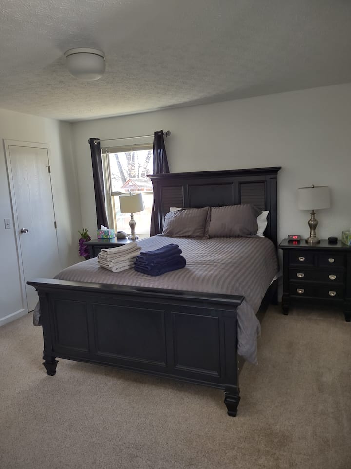 Room With En Suite Bathroom - Columbus, OH