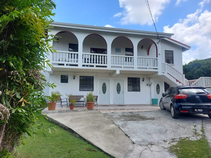 Tropical Garden Retreat: Cosy 2-bed Apt - Saint Lucia