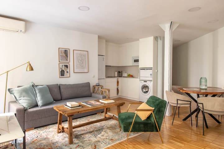 Cozy Apartment In Puerta Del Sol - Madryt