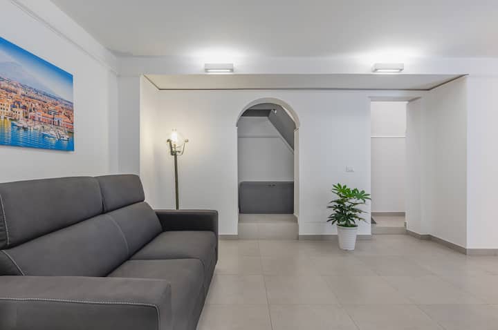 Guesthost - Parco Falcone Borsellino Modern Flat - Catania