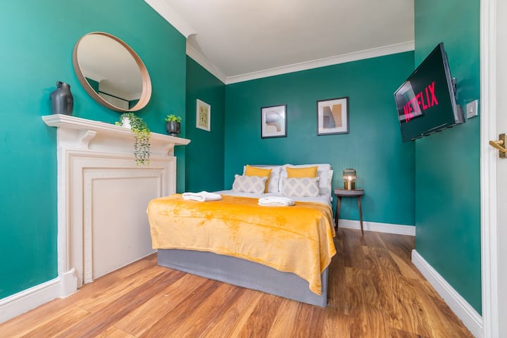 Baron's Court-queens Club London Studio Apartment - Fulham