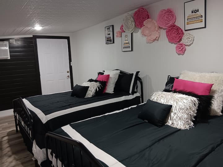 Best Spot For Texas Antique Show - Round Top, TX